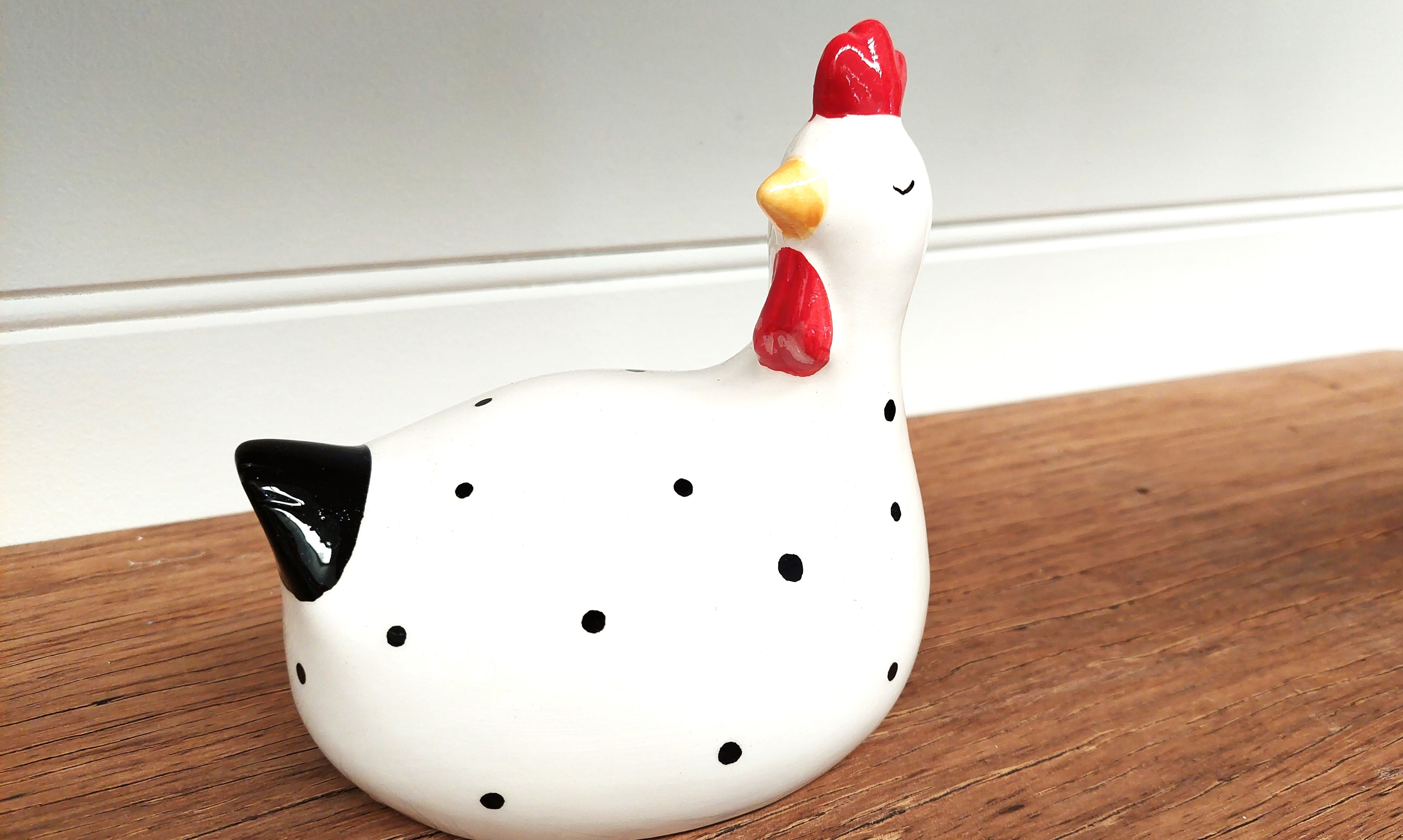 Chicken Figurines – Talking Hens